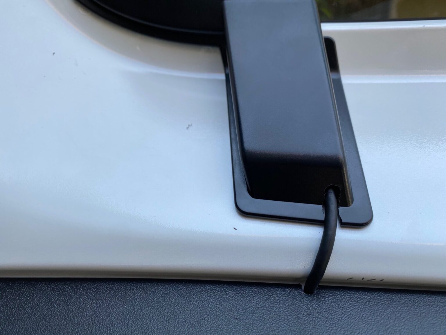 【配線保護】JB64/74ジムニーにデフォッガーカバーを取り付ける【EXEA EE-219】 - 48rider.com